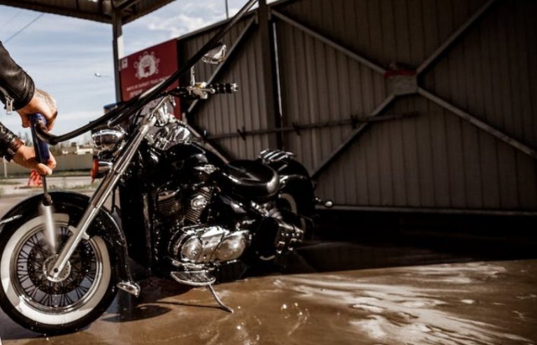 9 Trik Sukses Usaha Cuci Motor Modal Dikit Untung Besar